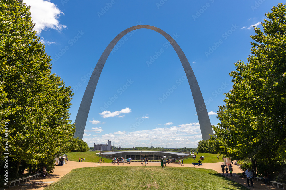 The St. Louis Gateway Arch, designed by Finnish architect Eeero ...
