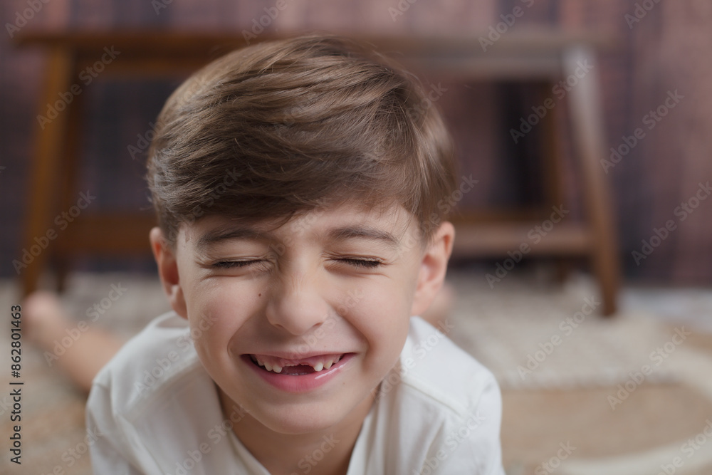 Adorable Little Kid with Missing Two Front Teeth: Cute Gap-Toothed ...