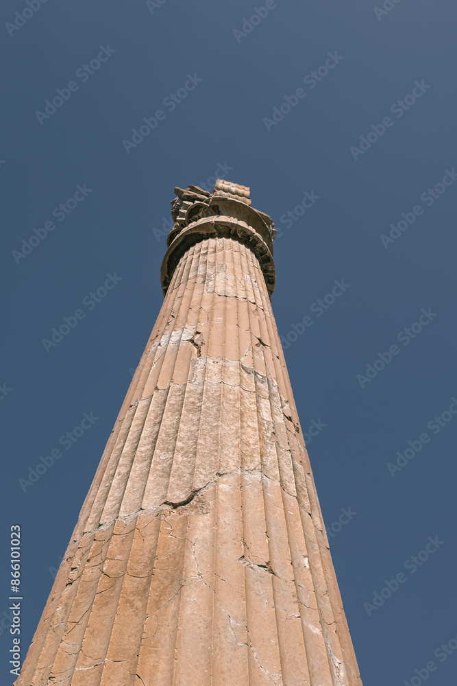 Single tall column against blue sky at Persepolis, the ceremonial ...