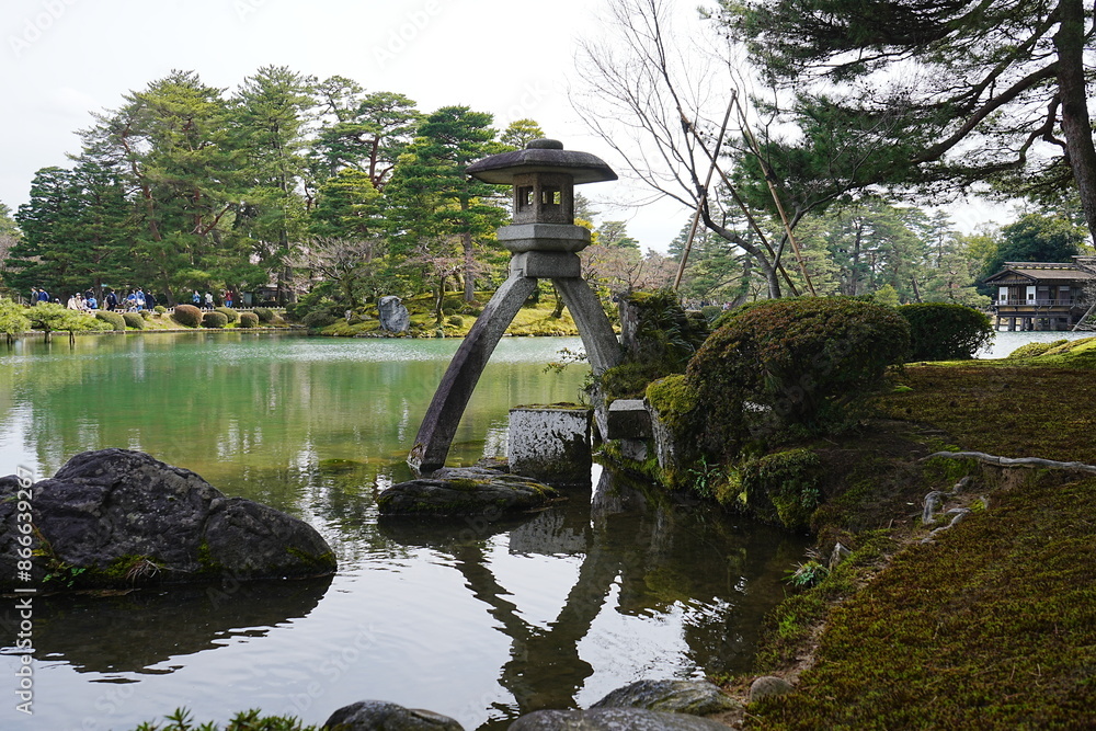 Kotoji Stone Lantern at Traditional Japanese Garden, Kenrokuen Garden ...