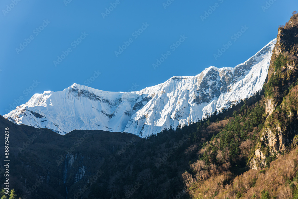 Beautiful mountainscape of the Himalayas with blue-sky background ...