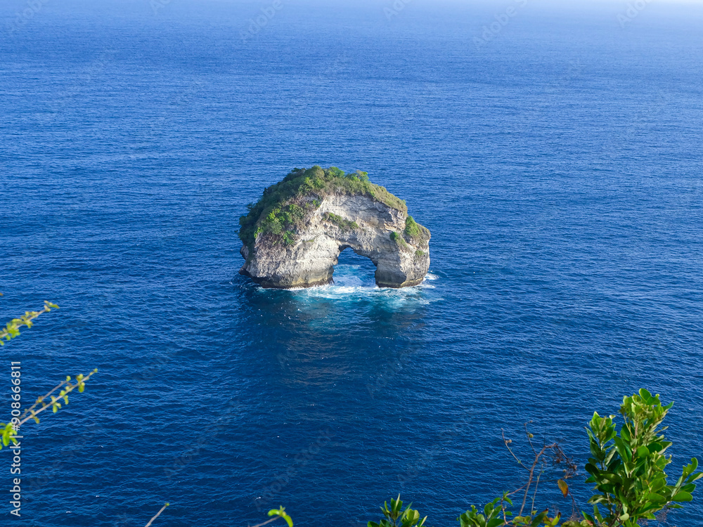 Nusa Penida island, Bali, Indonesia: Kelingking cliff, Broken beach ...