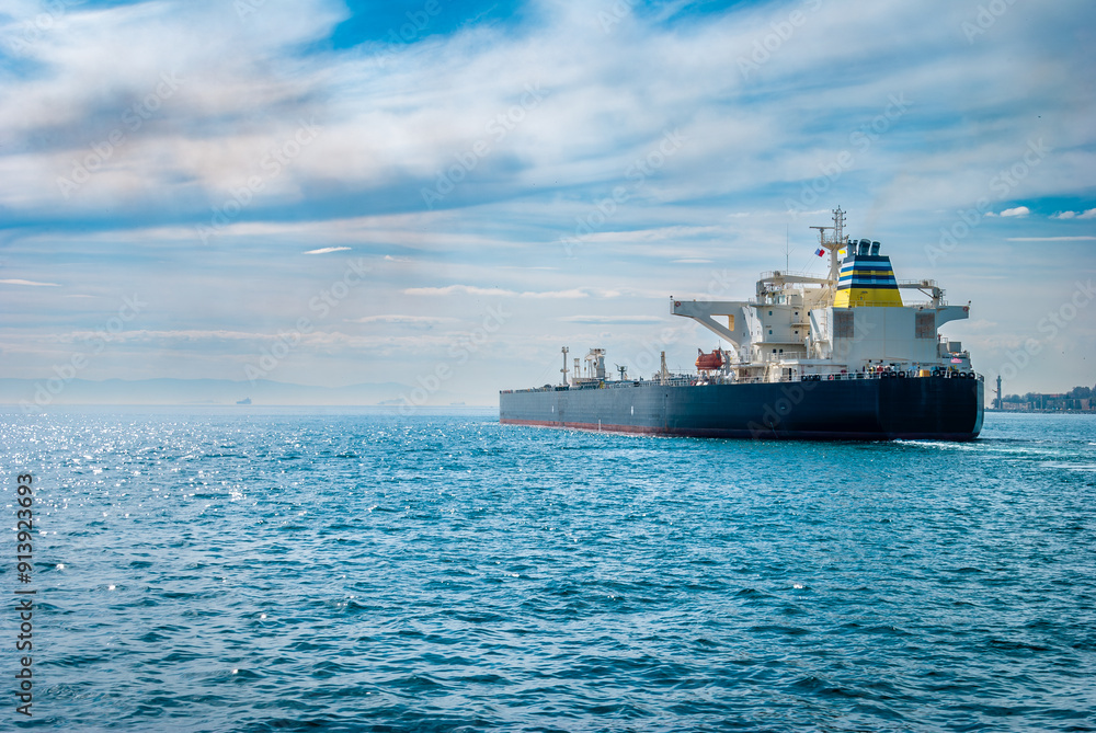 Freight ship sailing across the Marmara Sea, sea cargo on route, fob ...