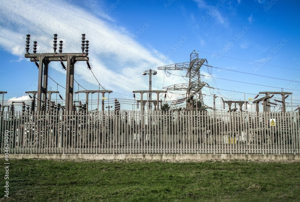 Electricity generating substation and connection to high voltage power ...