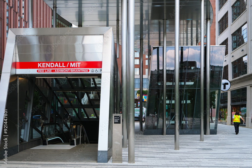 Cambridge, USA - 26 July 2024. Kendall-MIT red line station inbound and ...
