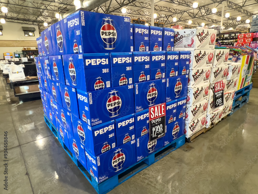 Stock-Foto „Pile of boxes of Pepsi brand canned sodas for sale at a ...