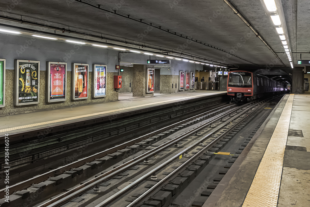 Interior of Subway train station Avenida (Blue Line - Linha Azul ...