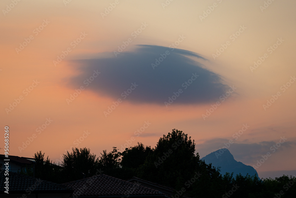Smooth cloud, known as lenticular cloud (Altocumulus lenticularis) over ...