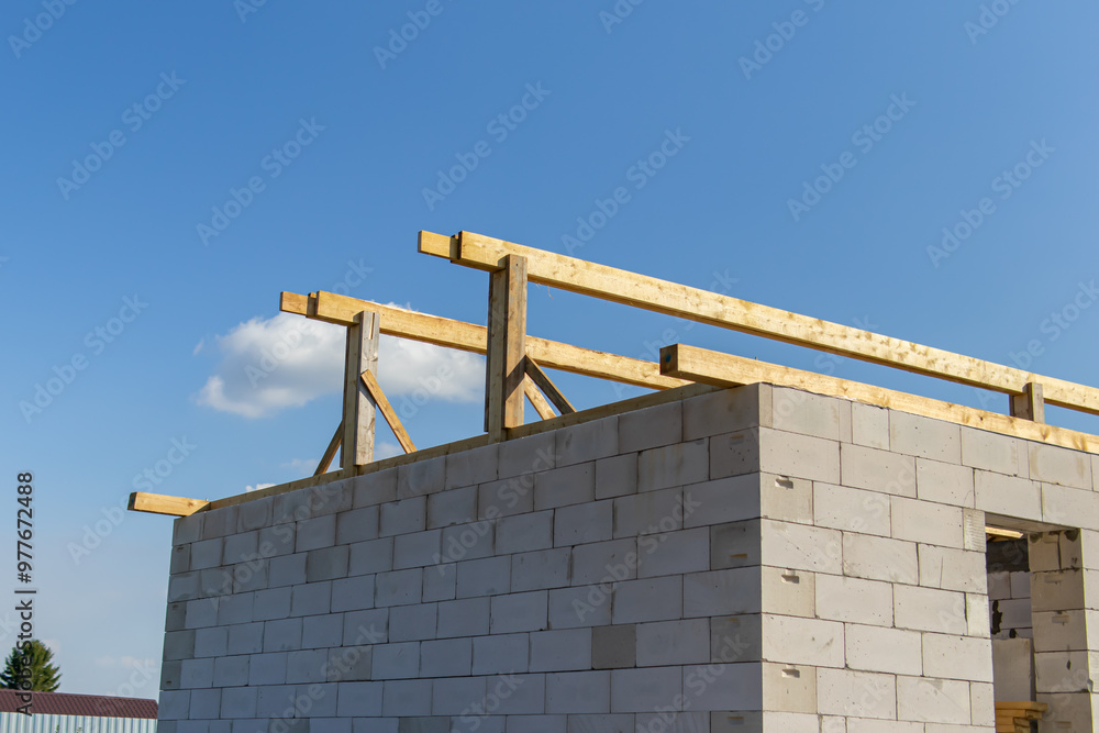 Construction of a country single-storey house made of gas blocks ...