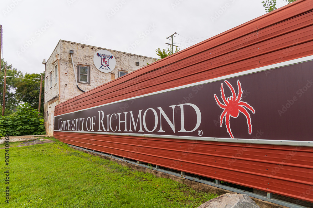 Richmond, Virginia. USA - Ago 08th 2024: A sign for the University of ...