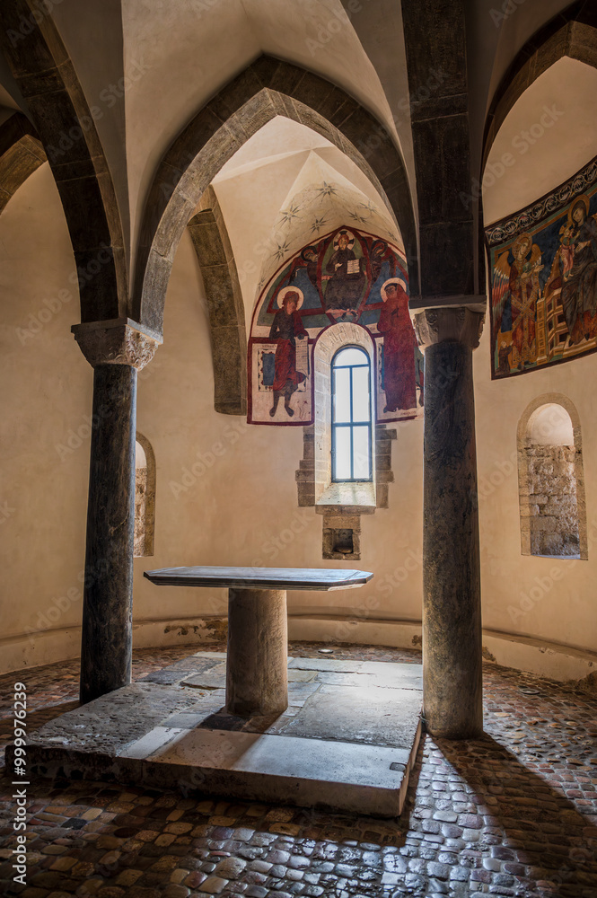 Fossacesia, Abruzzo. Abbey of San Giovanni in Venere の Stock フォト ...