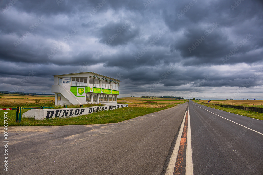 L'ancien Circuit automobile de Reims Gueux Stock Photo | Adobe Stock