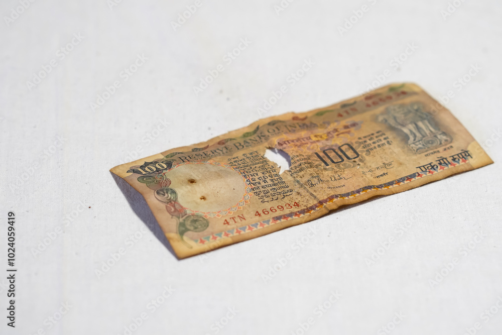 Torn Vintage Indian 100 Rupee Note Isolated Photo, Old Reserve Bank of ...