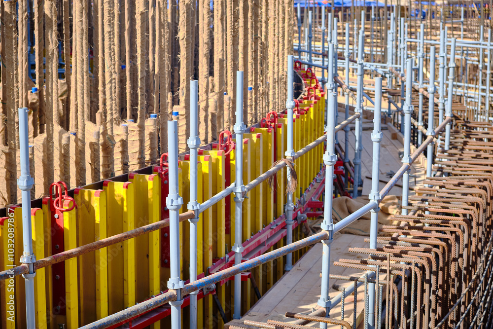 Vertical panel formwork and scaffoldings of reinforced concrete walls ...