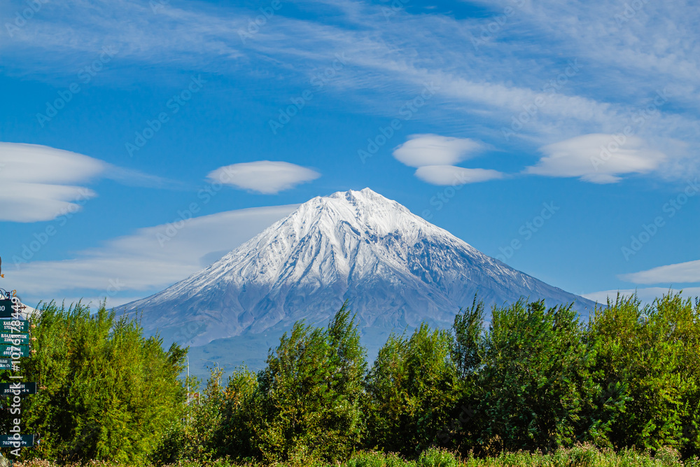 Koryakskaya Sopka volcano. A fascinating journey to the land of geysers ...