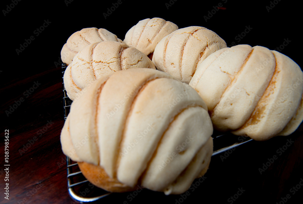 conchas, comida mexicana, pan de mexico Stock Photo | Adobe Stock