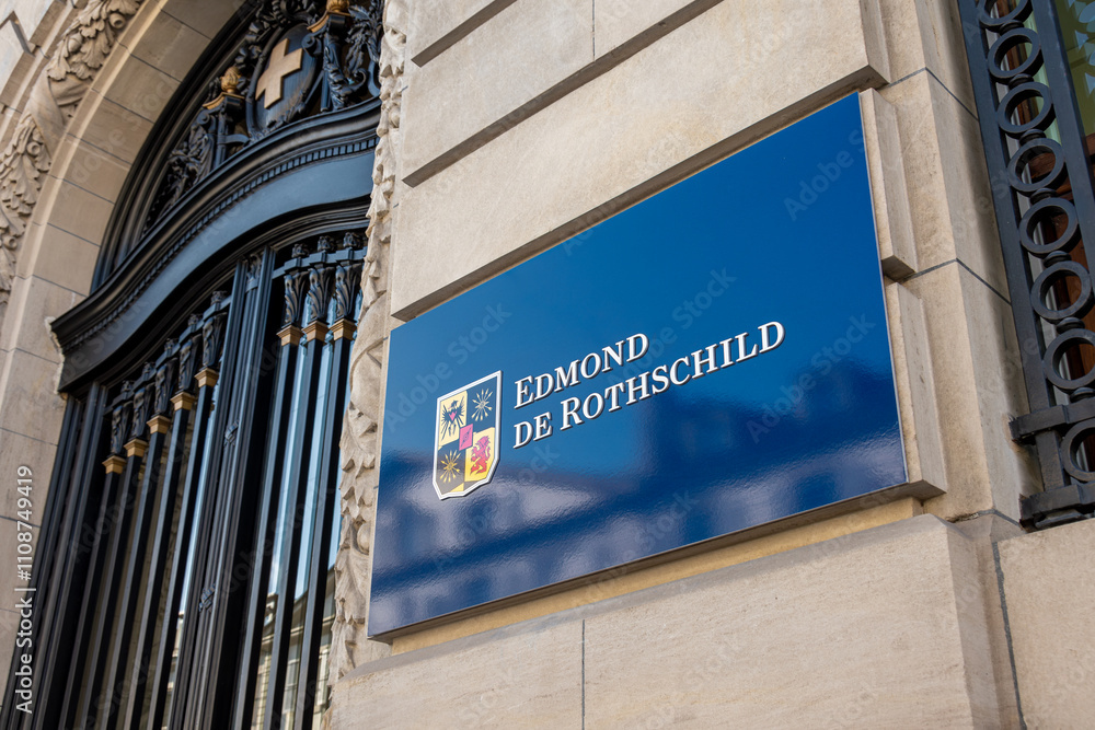 Photo Stock Genève, Suisse - 15 novembre 2024: Entrée d'un bâtiment du ...