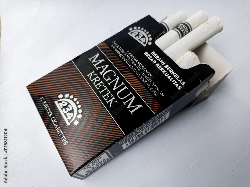 MAGNUM KRETEK Kretek up close. Packaged cigarettes. MAGNUM KRETEK ...
