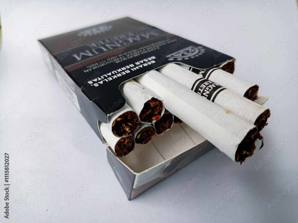 MAGNUM KRETEK Kretek up close. Packaged cigarettes. MAGNUM KRETEK ...
