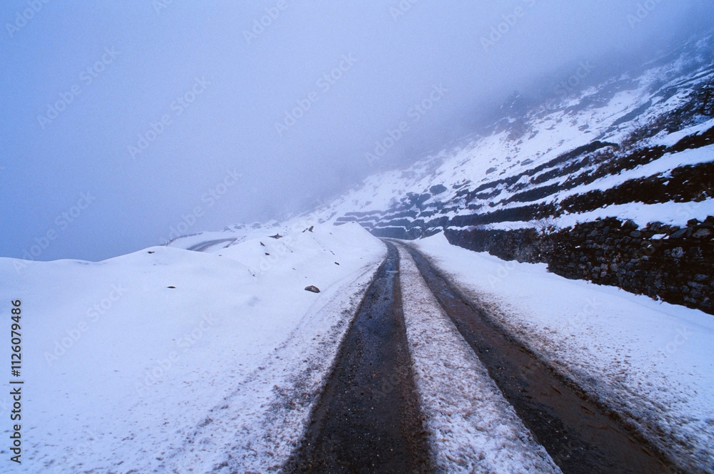 indian himalayan road, Sela Pass, high-altitude mountain pass, Tawang ...