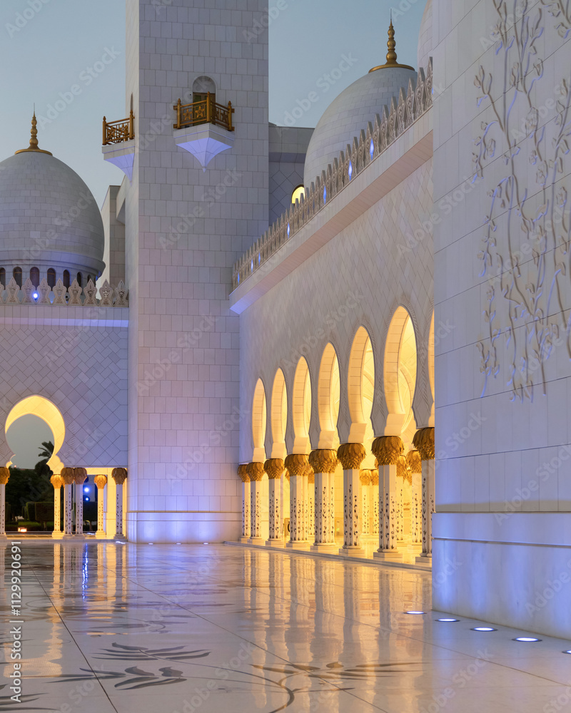 Foto de Stock The Sheikh Zayed Grand Mosque. A breathtaking masterpiece ...