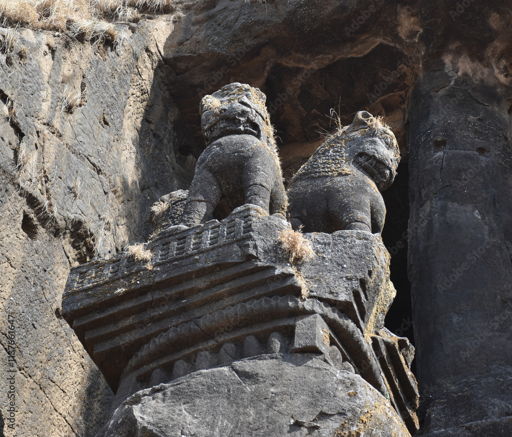 Pillar carvings at cave chaitya, Karla caves (Lonavala, Maharashtra ...