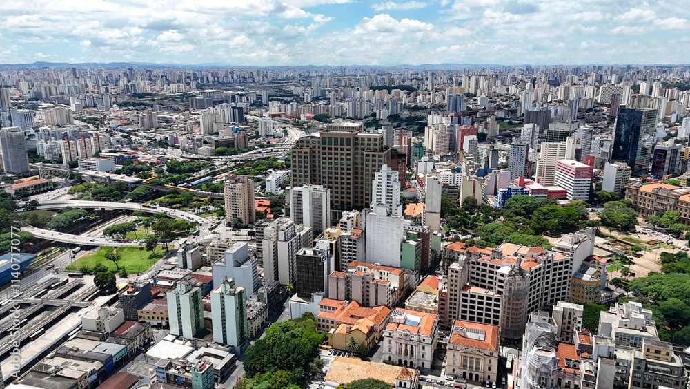 Стоковое фото «Visão aérea do centro urbano de São Paulo destacando ...