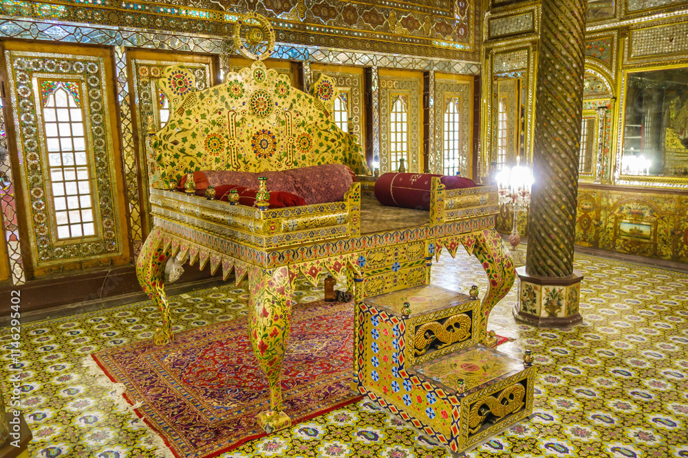 Foto de Stock Shah's historic Sun Throne in the Hall of Mirrors at ...