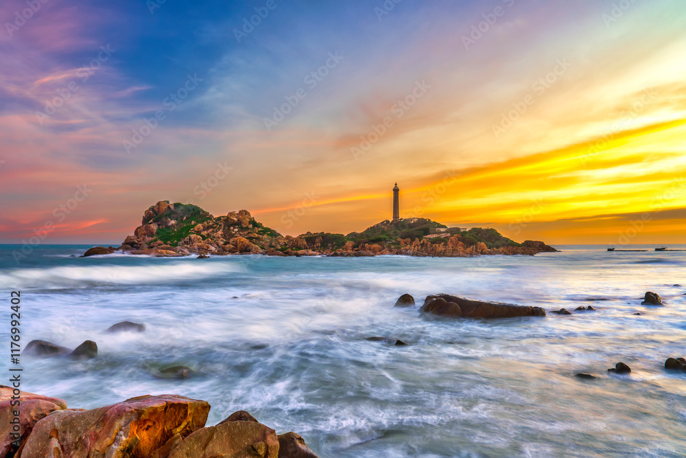 Beautiful Sunset Ke Ga Lighthouse with surf patted smoother reefs ...