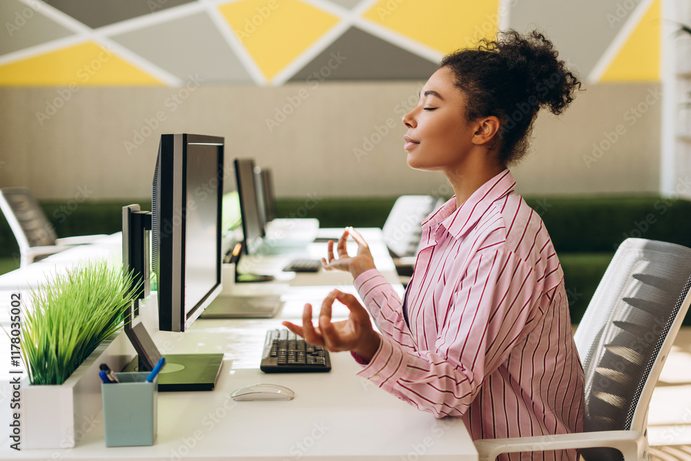 Office worker meditating at her desk for stress relief Stock Photo ...