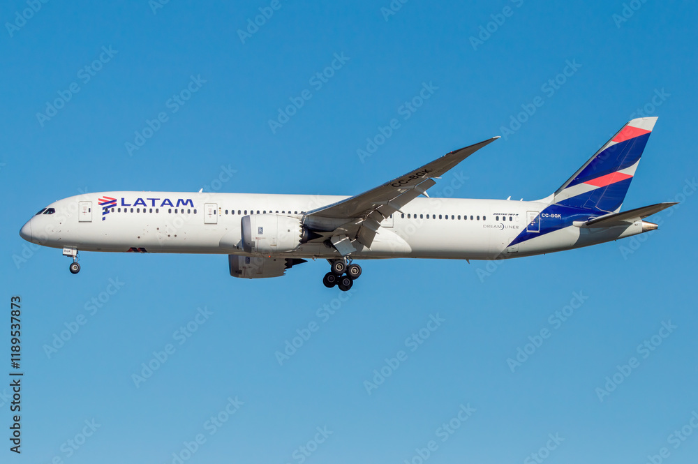 Foto de Stock Avión de línea moderno Boeing 787 de la serie 900 de la ...