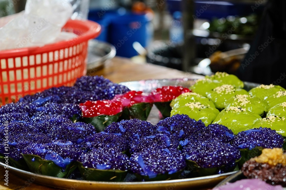 Khanom Tako at Khlong Lat Mayom, a floating market in Taling Chan ...