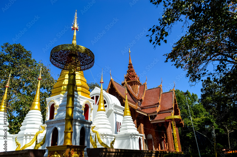 Chapel and Golden Pagoda, Lanna Architecture, Symbols of Buddhism ...