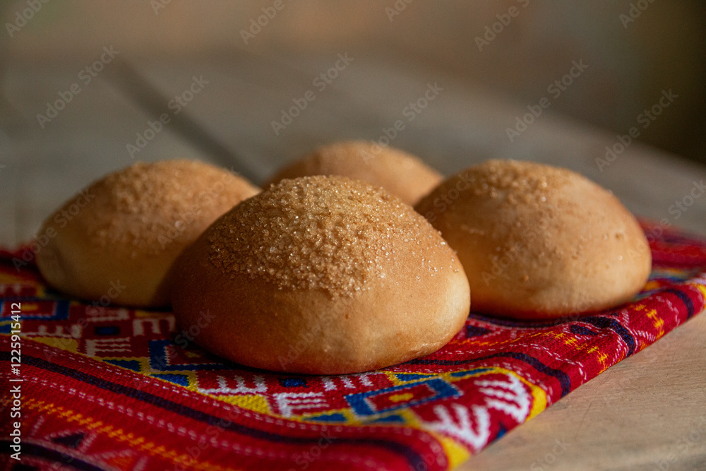 Pan dulce tradicional cubierto de azucar elaborado artesanalmente Stock ...