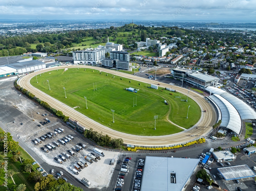 Foto de Stock Aerial view of Alexandra Park, a horse racing track, with ...