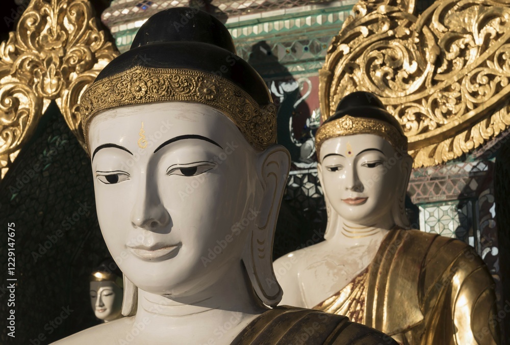 Buddhas in Koo Chein Kan and Ma Kyee Kyee Hall, Shwedagon Pagoda ...