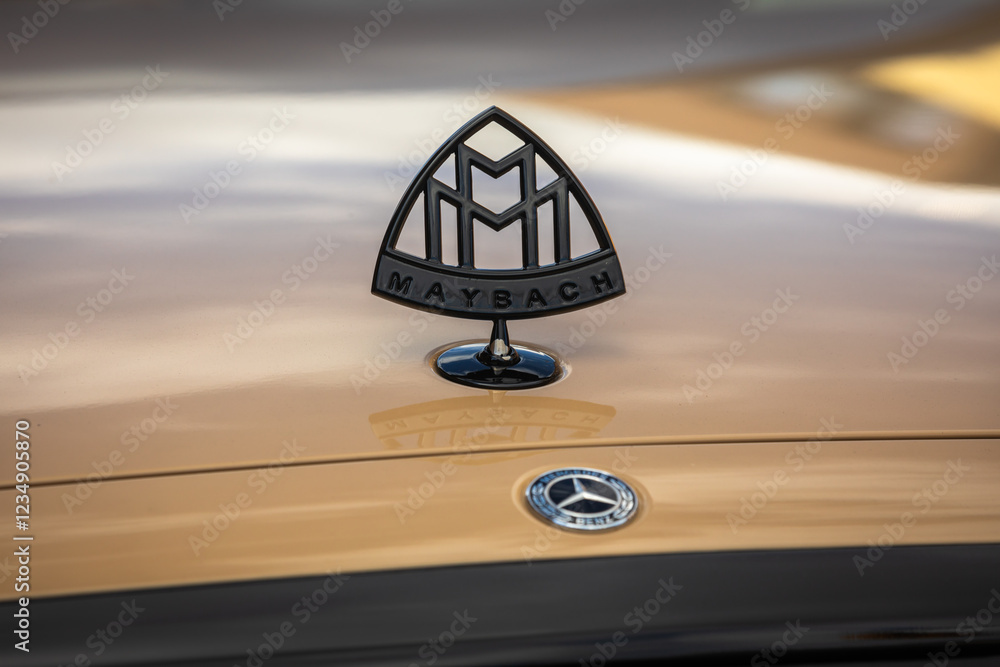 Foto de Stock New York City, USA - 5 November 2022: Black Maybach Logo ...
