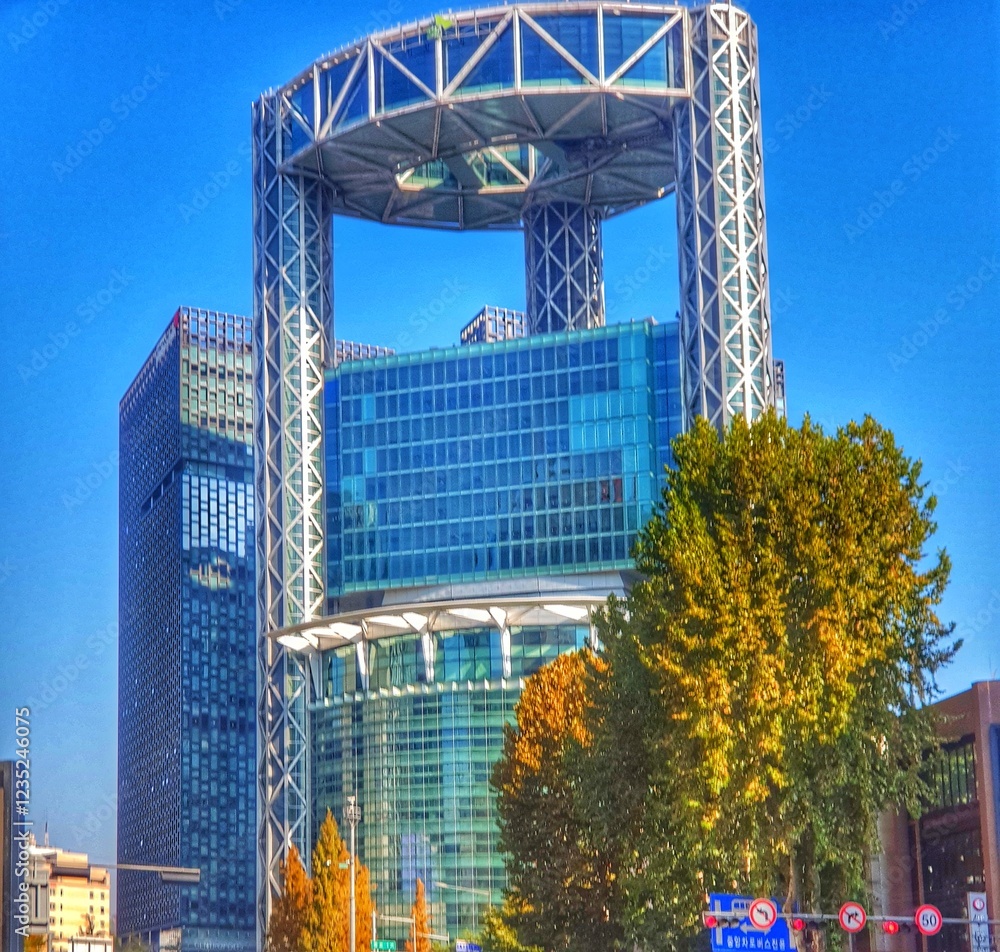 Foto stock di Seoul, South Korea on 12 Nov 2024. Samsung Jong-Ro Tower ...