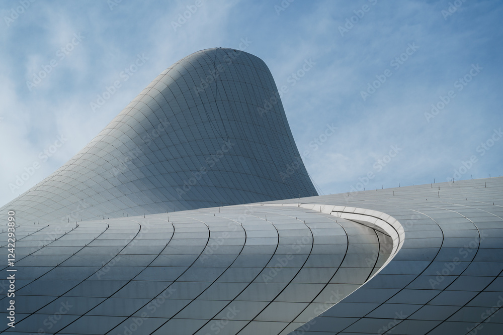 Heydar Aliyev Center building in Baku city, Aazerbaijan in summer day ...