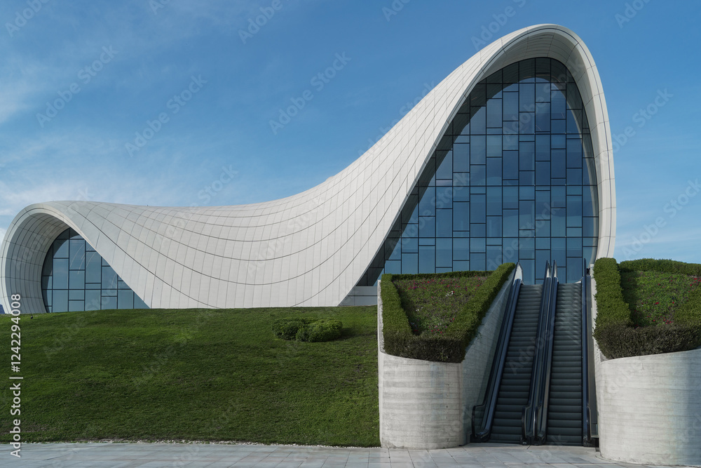 Heydar Aliyev Center building in Baku city, Aazerbaijan in summer day ...