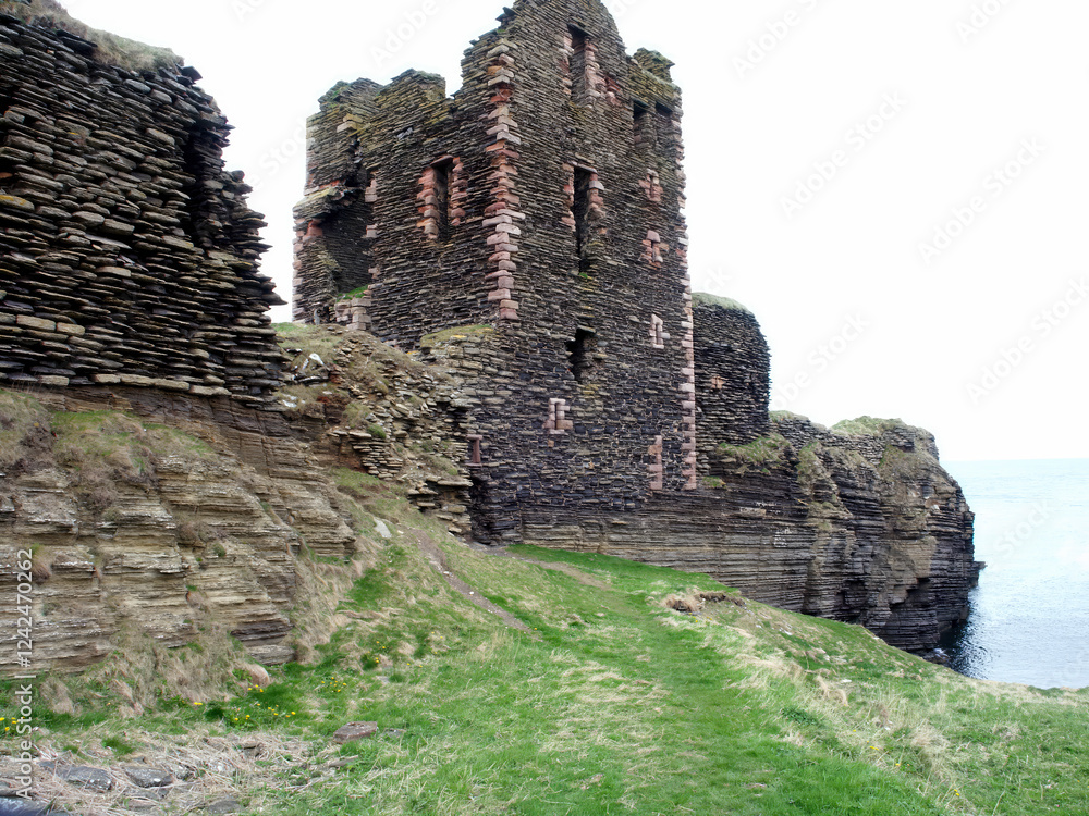 Ruins of Castle Sinclair Girnigoe in Caithness, Scotland coast Stock ...