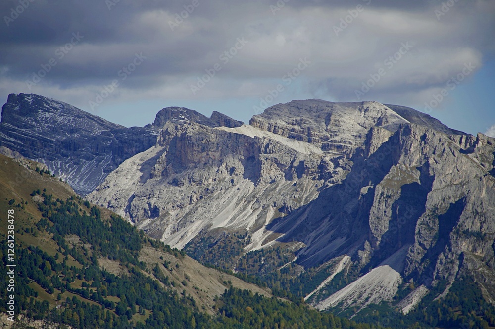These photos capture the stunning landscapes of the Dolomite Alps in ...