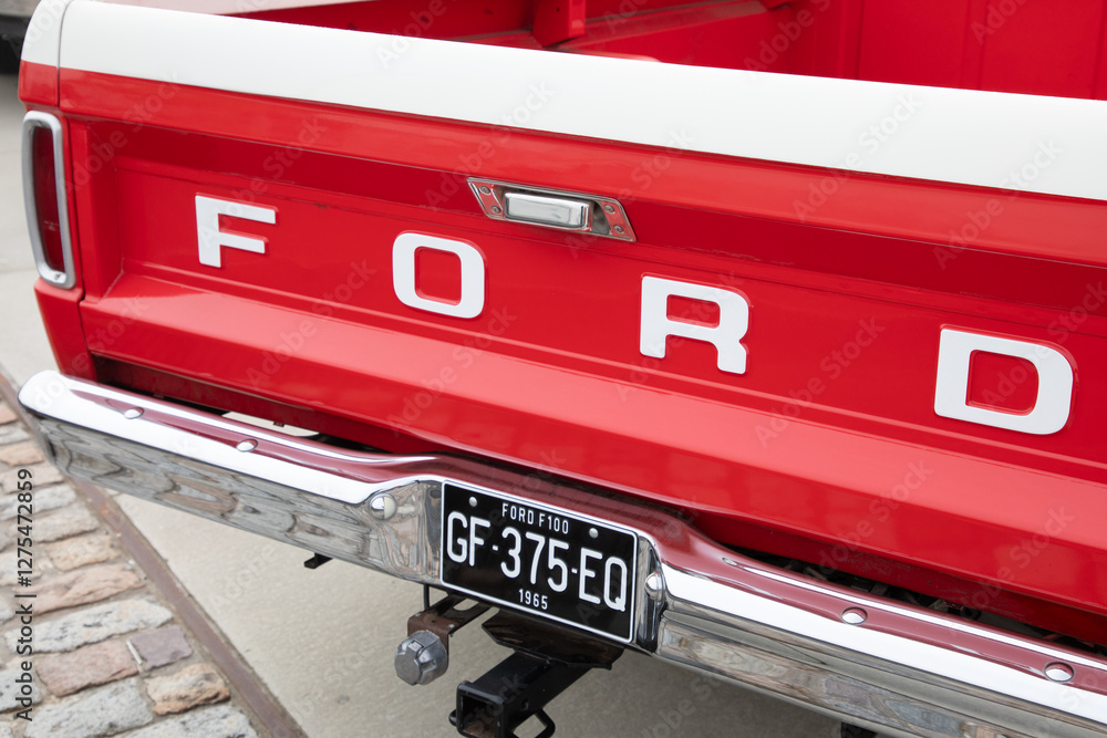 Ford F100 twin I beam custom cab Ranger front view of pickup truck ...