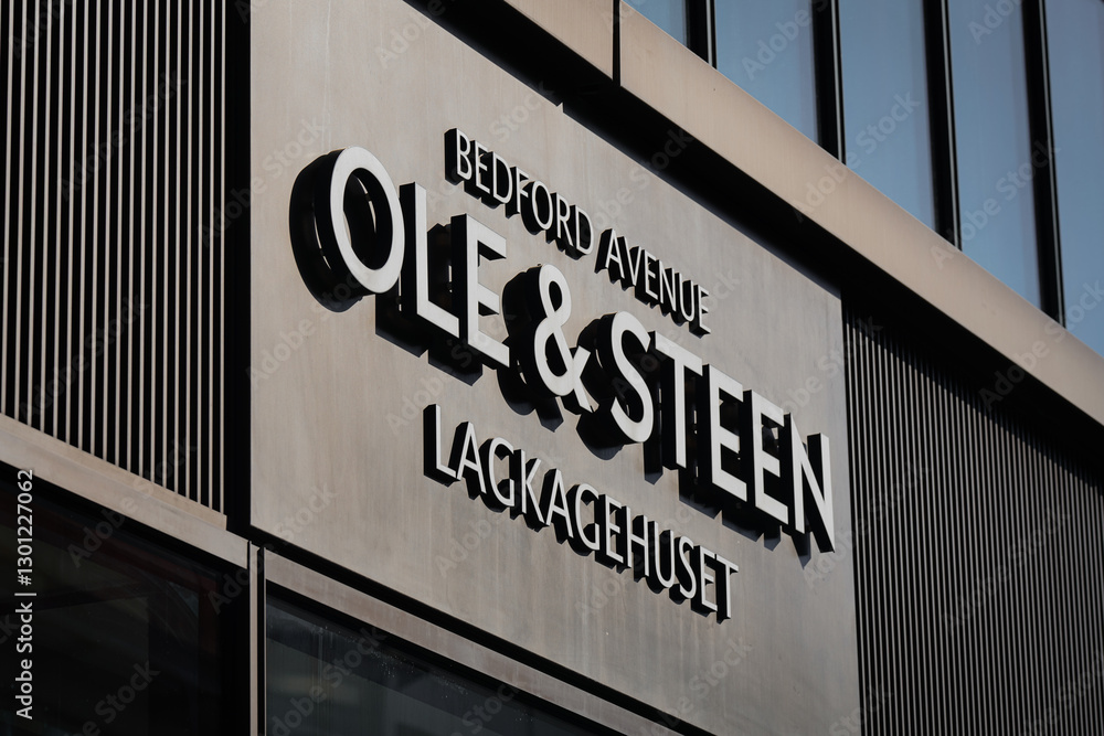 Ole & Steen Shopfront, Danish Artisan Chain Bakery Storefront, Ole And ...