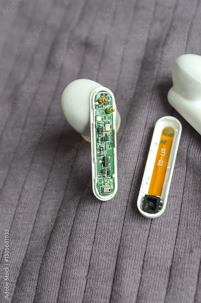 internal circuitry of a wireless earbud tech guides repair internal ...