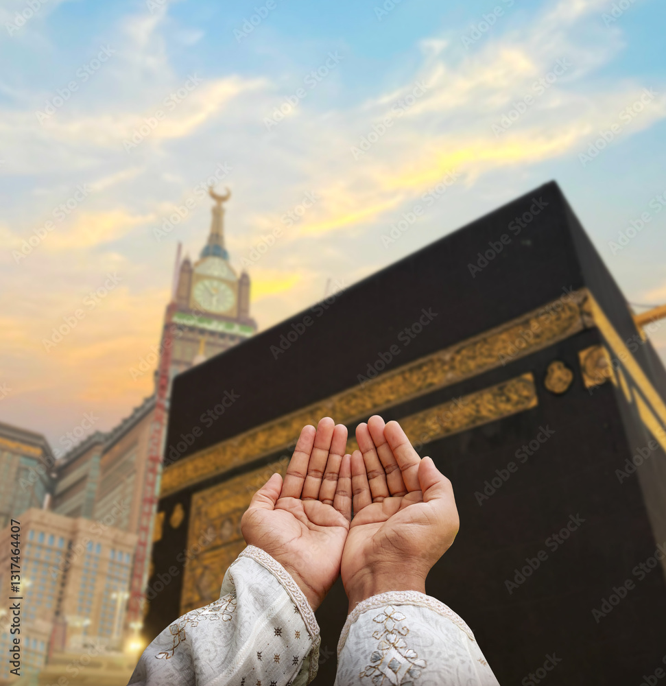 Hand of Muslim man praying with mosque background. Islamic wallpaper ...