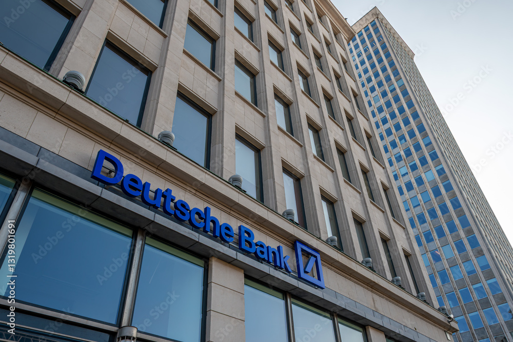 Bruxelles, Belgique - 8 mars 2025: Vue extérieure d'une succursale ...