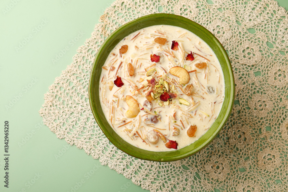 Foto de Stock Sheer khurma or sheer khorma is a festival vermicelli ...