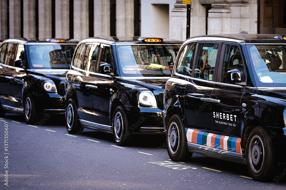London's Black Cab Taxi, Traditional Hackney Carriage Minicab Taxi ...