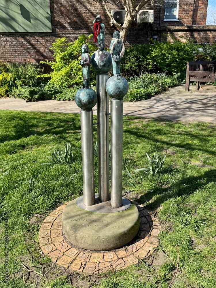Conversation Piece, a statue by Alisa Magnus on Bishopthorpe Road. York ...
